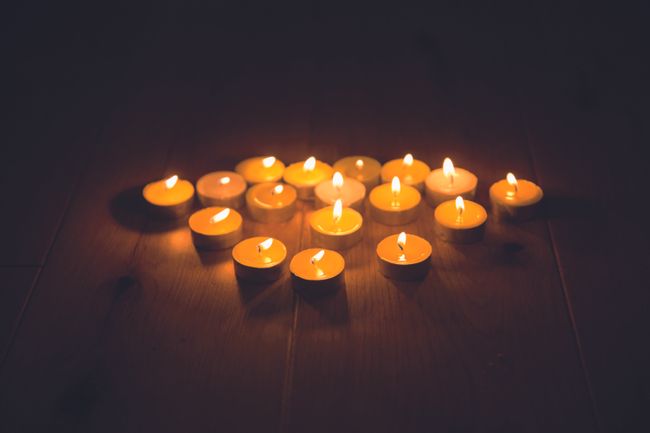 How to capture atmospheric portraits at home using candle light ...