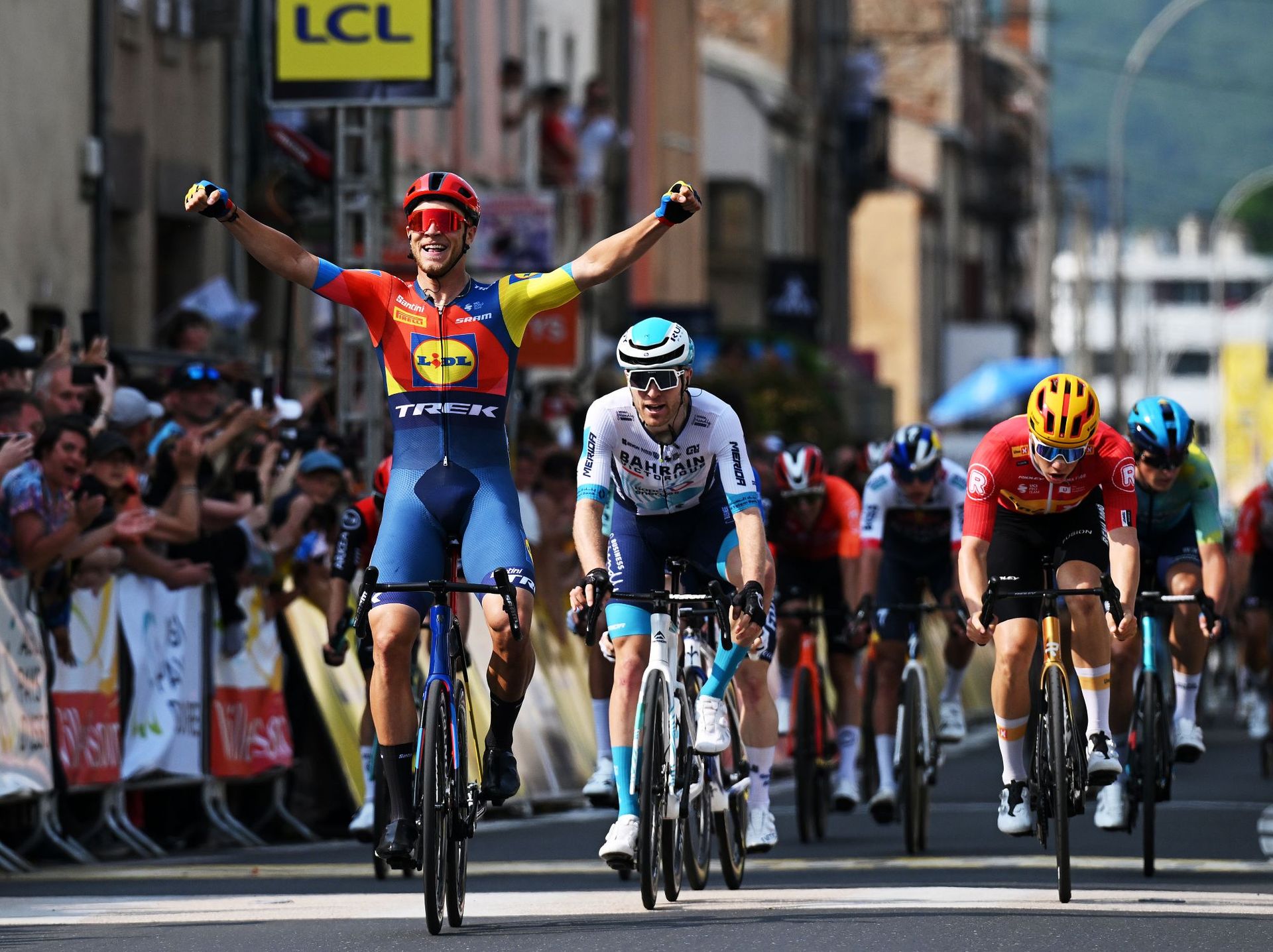 Jonathan Milan outsprints Fred Wright and Mathieu van der Poel to win stage two of the Critérium ...