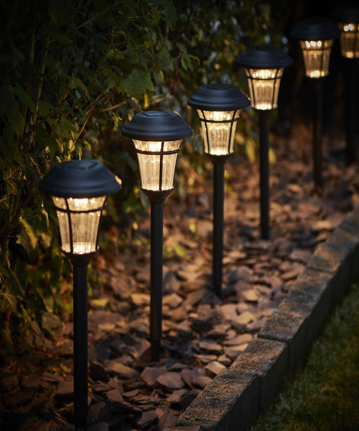 Narrow Garden Ideas: 14 Ways to Maximise Space | Homebuilding