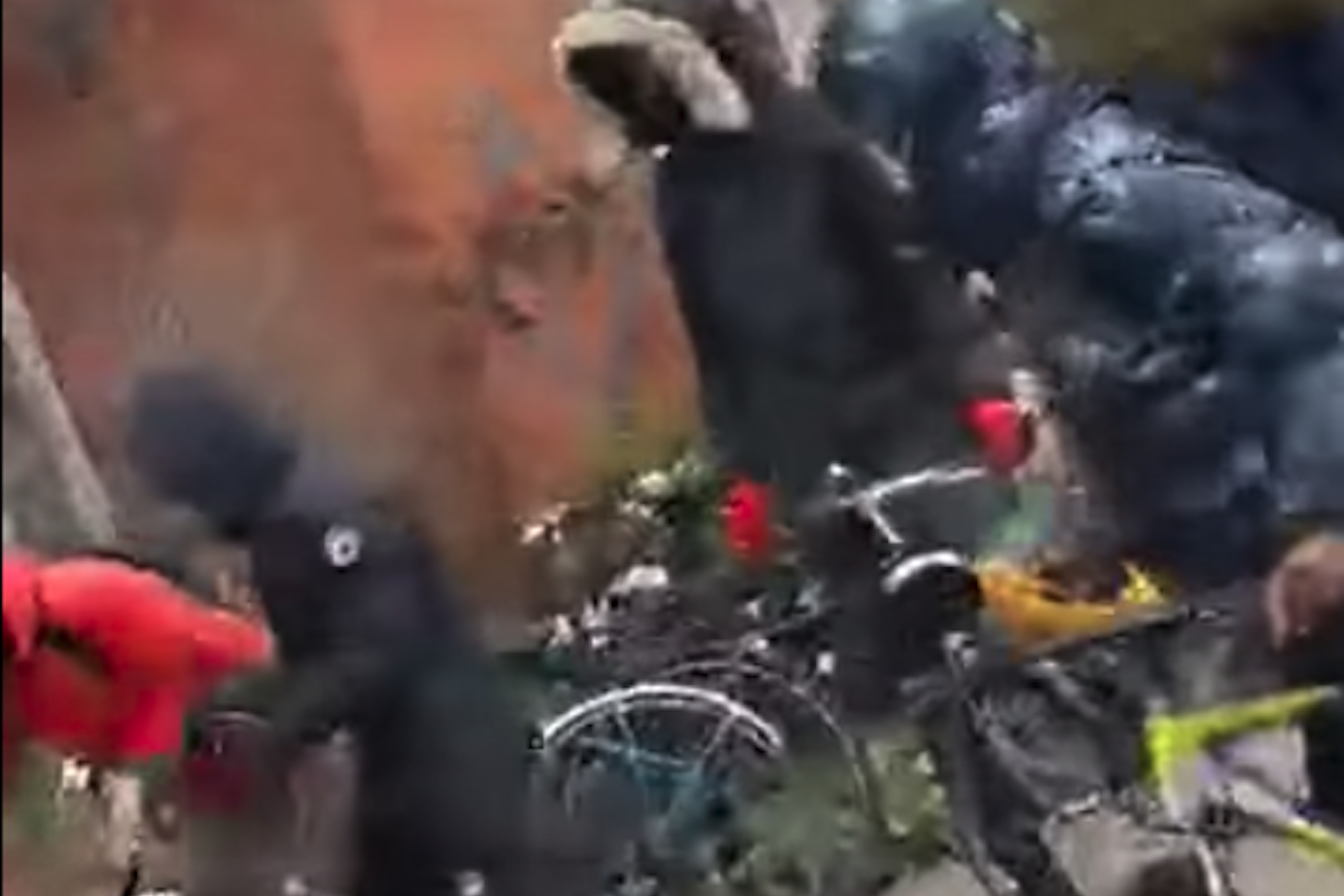 Video shows would-be bike thieves attempting to steal bikes in broad ...