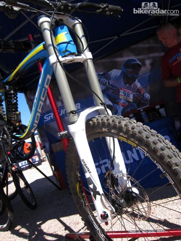 Interbike 2012: SR Suntour carbon crowned Axon XC and RUX DH forks ...