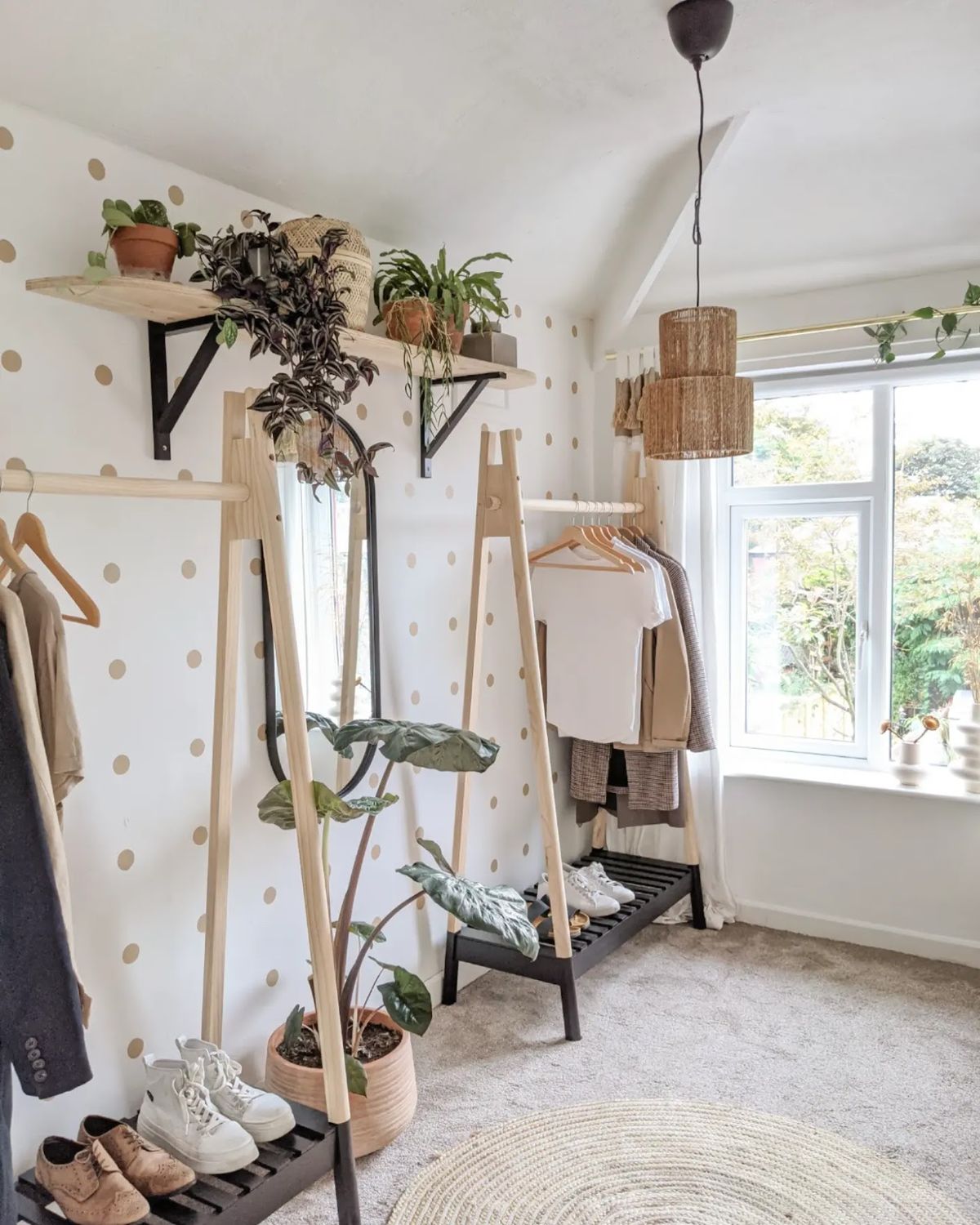 Easy polka dot accent wall: a 7-step DIY | Real Homes