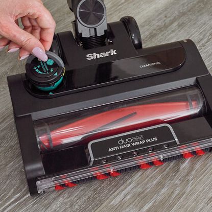 Shark Stratos IZ420UKT cordless vacuum review | Ideal Home