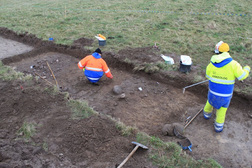 Image Gallery: Digging Up at Tomb at the Swedish Stonehenge | Live Science