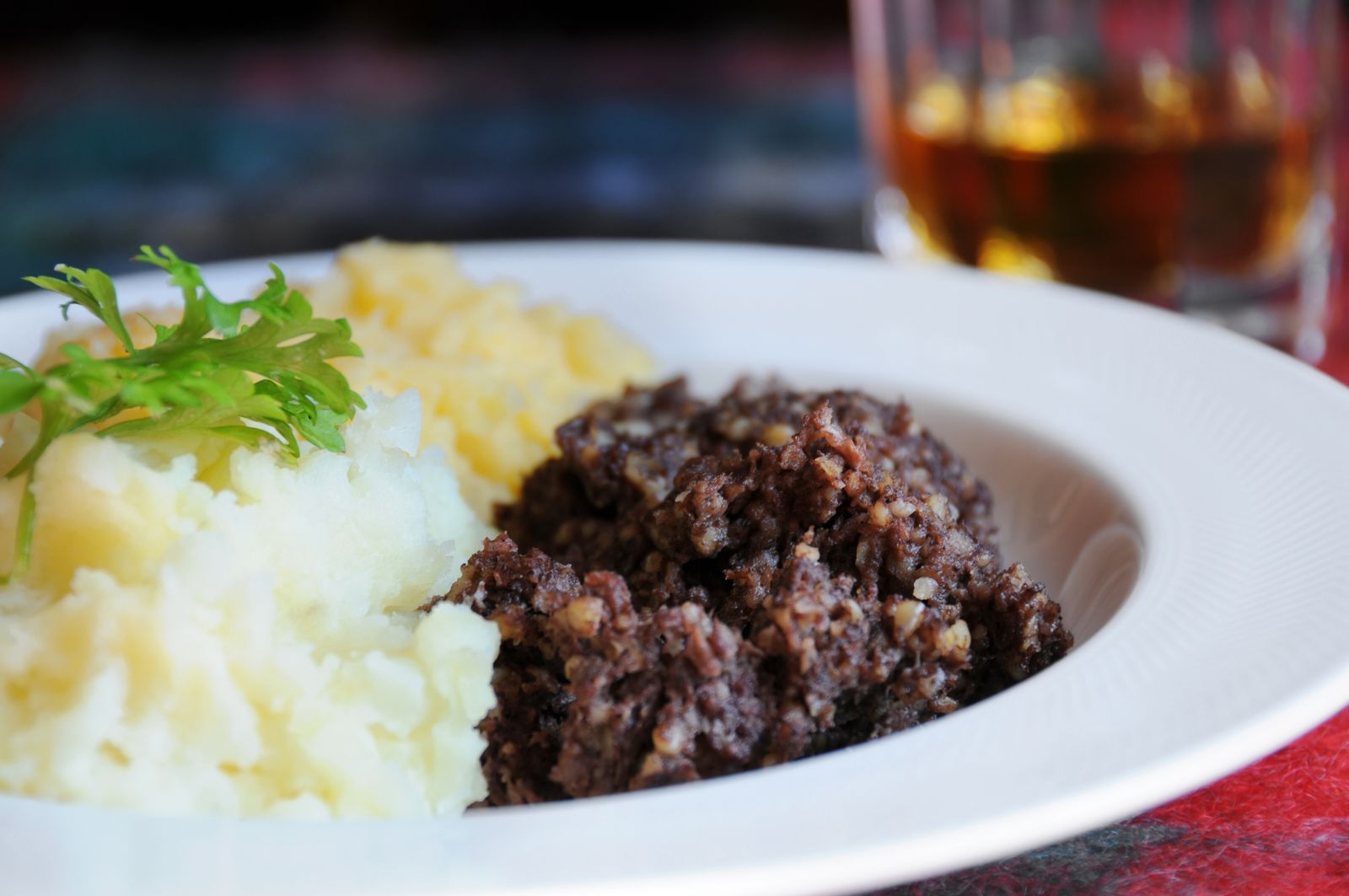 How to cook traditional haggis at home - Good To | GoodtoKnow