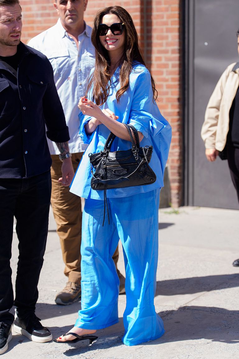 Anne Hathaway Wore the Pretty Color Trend of Summer 2026 | Who What Wear