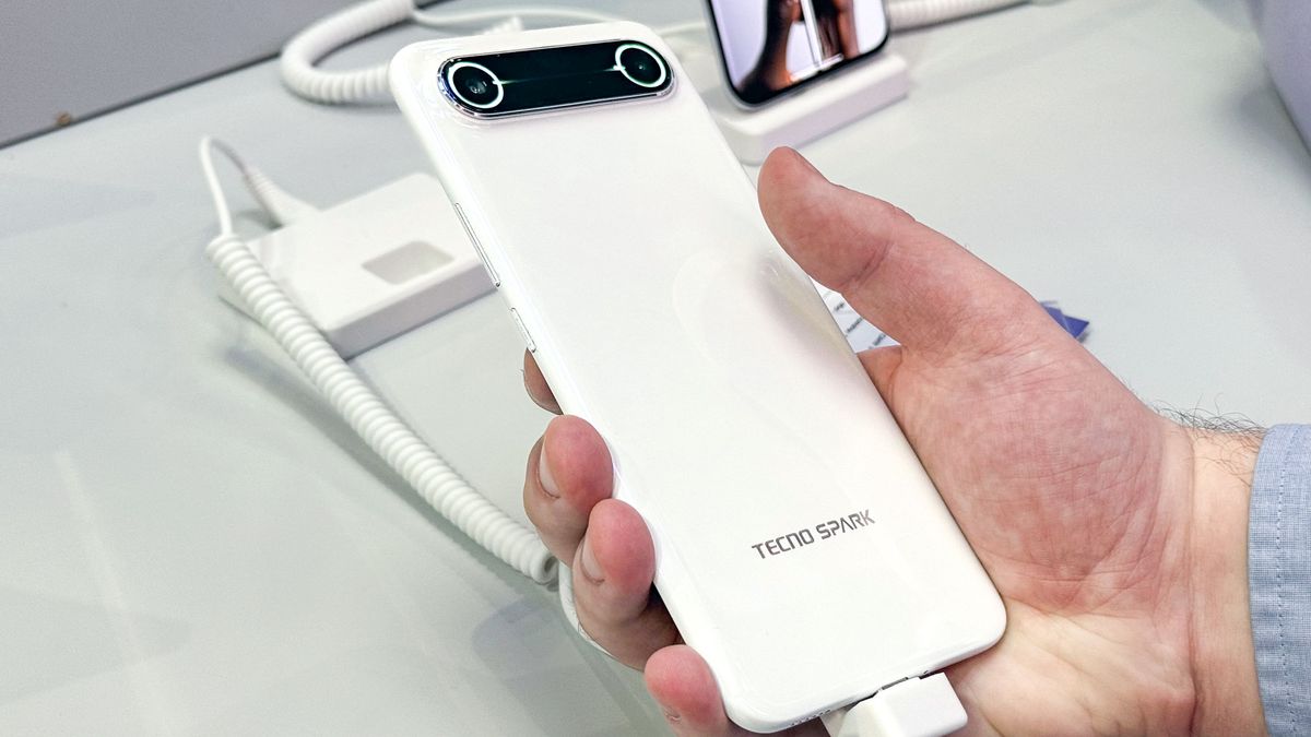 Forget Galaxy S25 Edge — I just went hands-on with the world’s thinnest ...