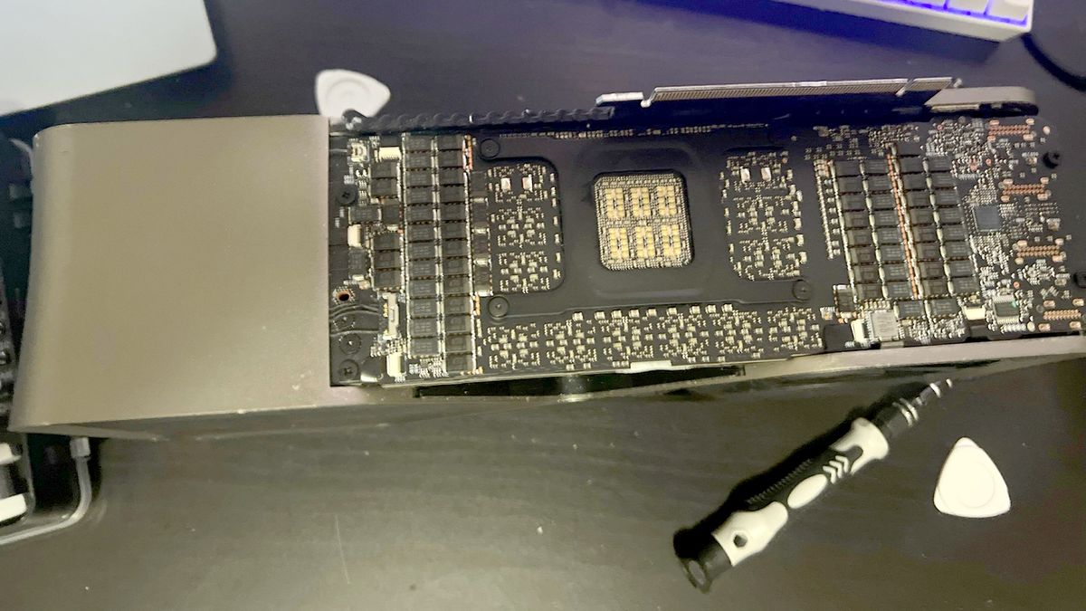 RTX 4090 Ti prototype surfaced in the trash — massive GPU has PCB ...