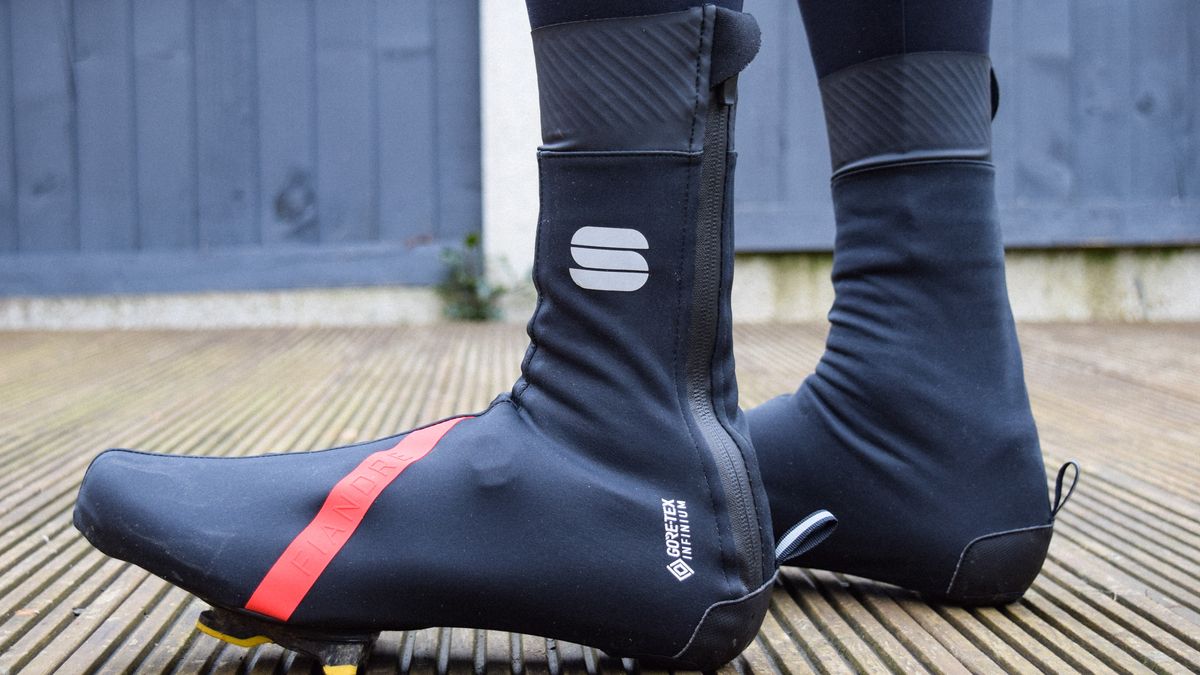 keep your feet warm during winter cycling {2022} | Cyclingnews
