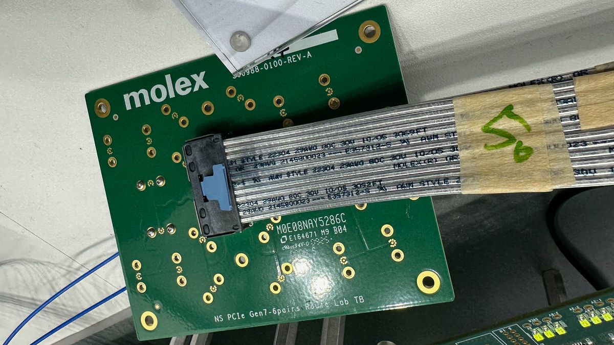Molex demonstrates PCIe 7.0 cabling solution: 128 GT/s at 1 meter | Tom ...