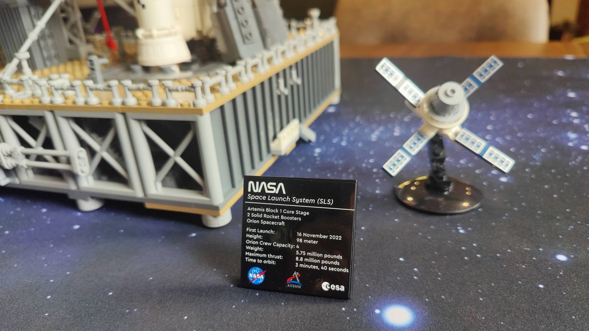 Lego NASA Artemis Space Launch System review | Space
