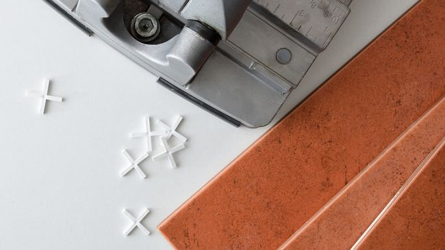 What are tile spacers? Sizes, uses and why you need them | Homebuilding