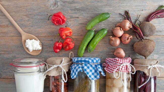 Prebiotics vs probiotics: Differences, benefits and foods | Live Science