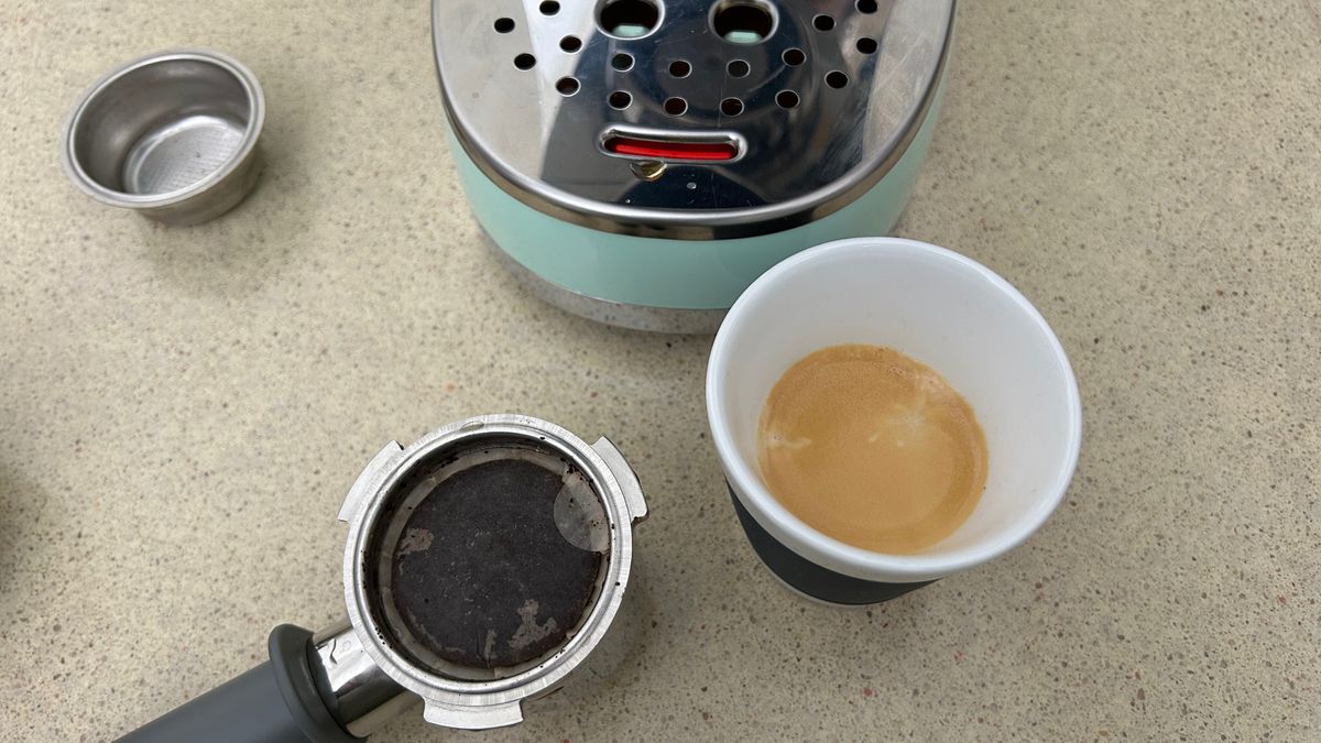 Smeg ECF02 Manual Espresso Coffee Machine review: Smeg upgrades its ...