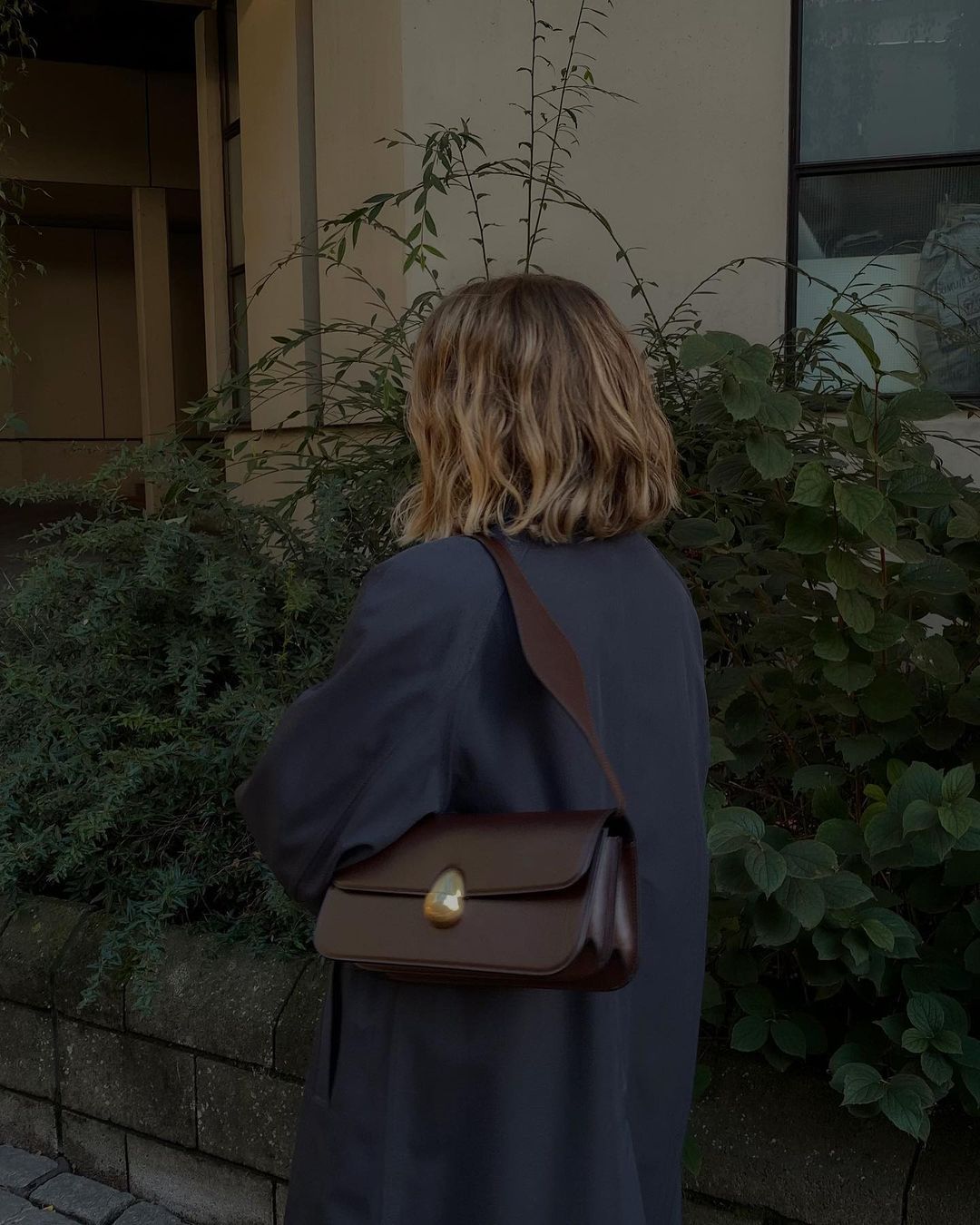 These Are The 6 Handbag Colours Trending This Autumn 2024 | Who What Wear