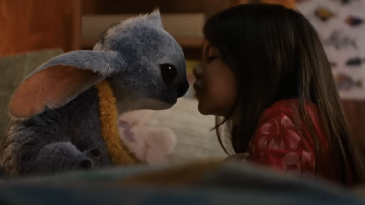 This Side-By-Side Comparison Of Lilo & Stitch Animated And Live Action ...