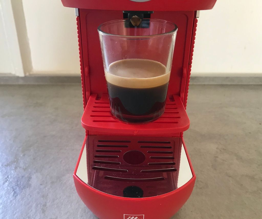 illy ESE coffee maker review: for chic compostable coffee | Homes and ...