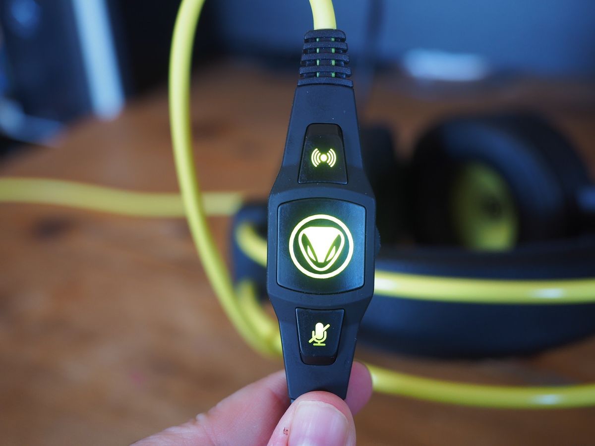 Snakebyte PC Head:Set Pro review — Awesome audio meets ditzy design ...