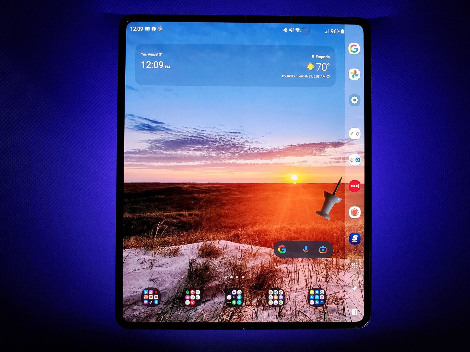 How to pin the app taskbar to the side of your Samsung Galaxy Z Fold 3 ...