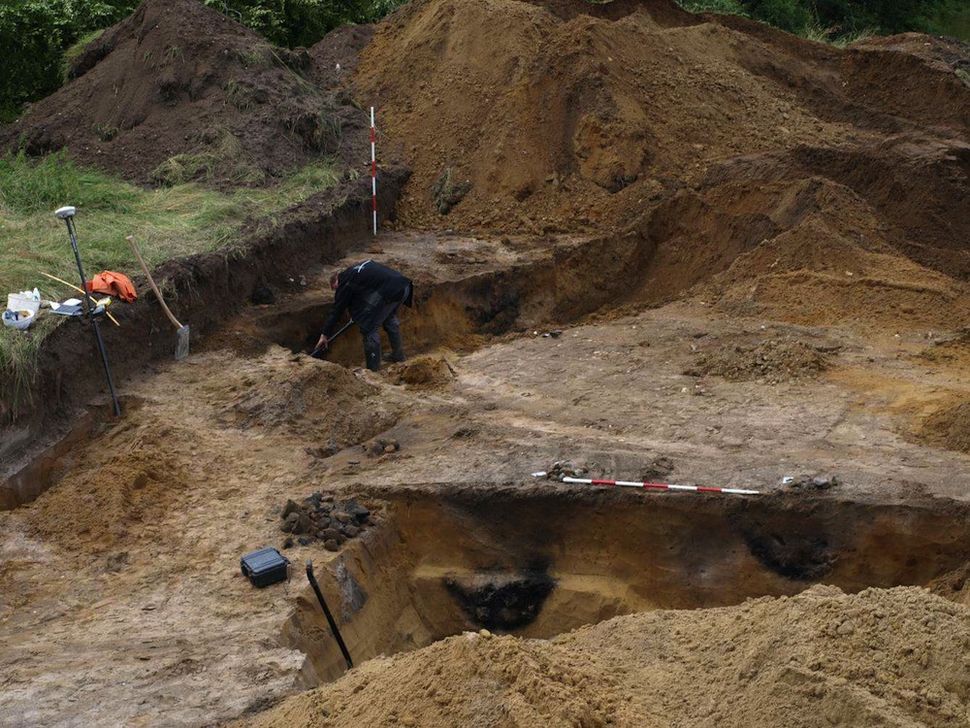 Photos: 10th-century Viking tomb unearthed in Denmark | Live Science