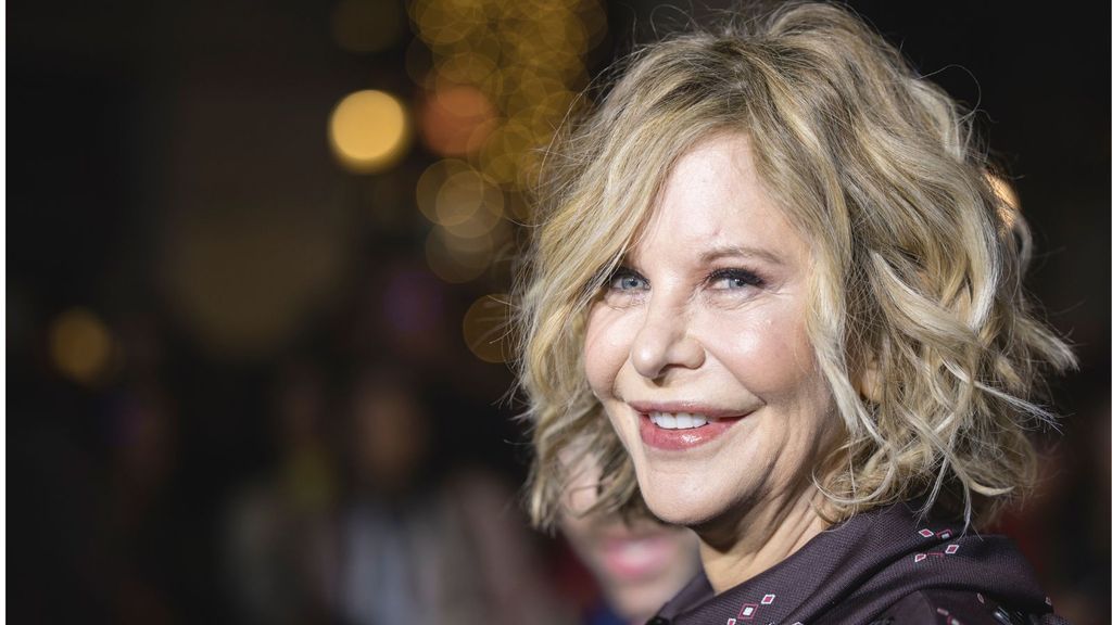 An imperfect detail elevates Meg Ryan's farmhouse entryway | Homes and ...