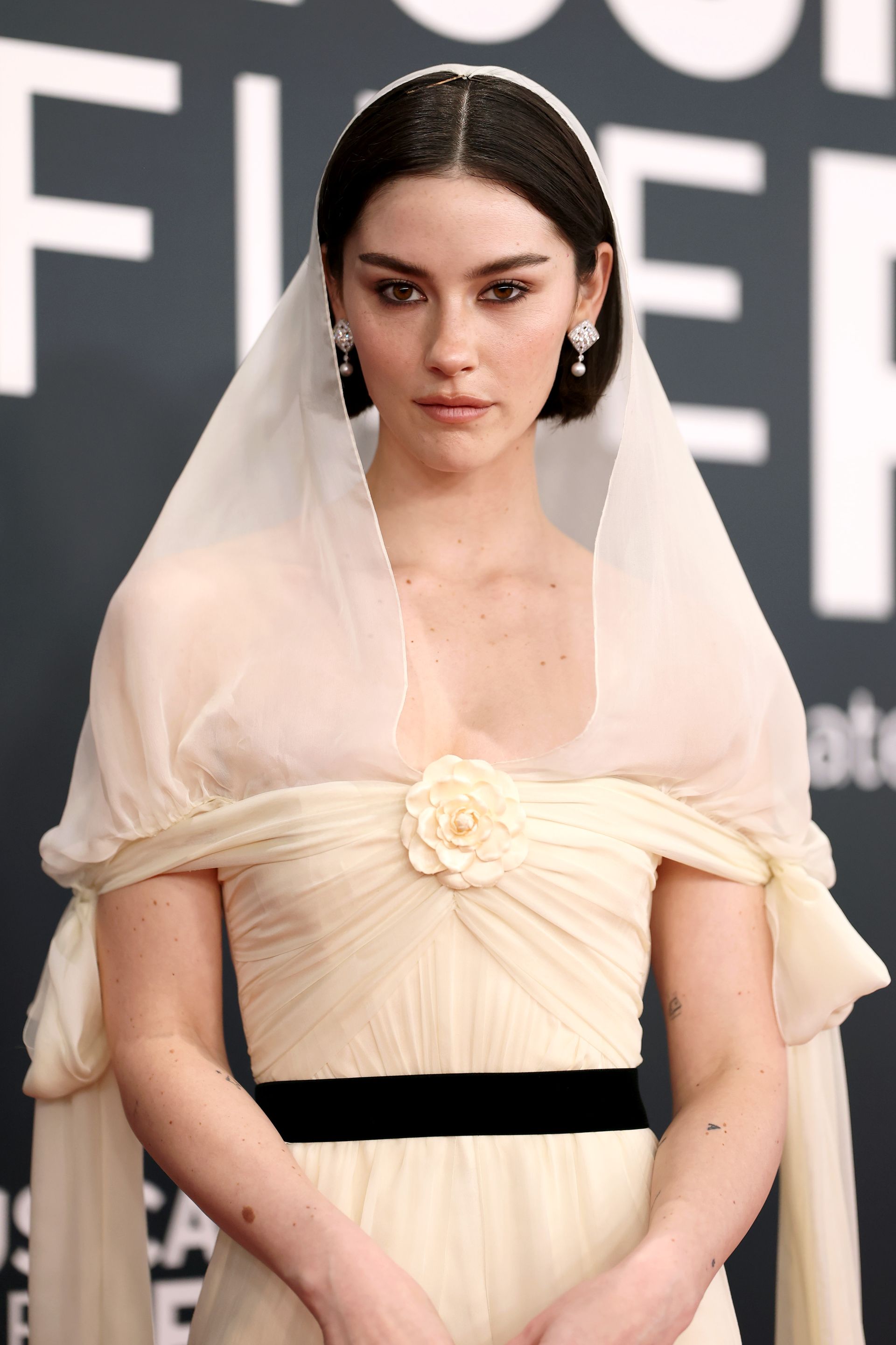 Gracie Abrams Is Ready to Walk Down the Aisle at the Grammys Red Carpet ...