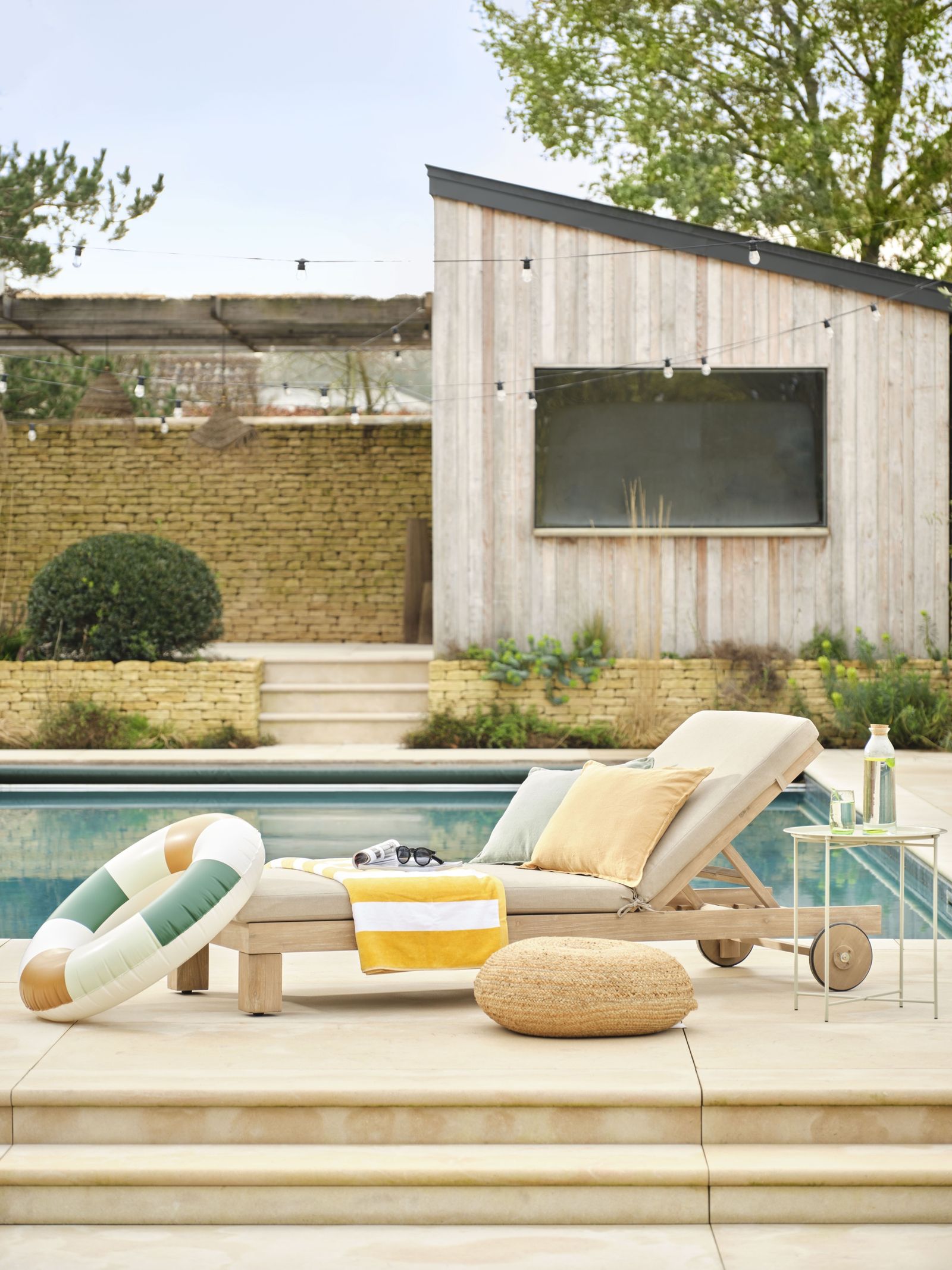 Teak vs Acacia — Which is the Right Choice for Outdoor Furniture ...