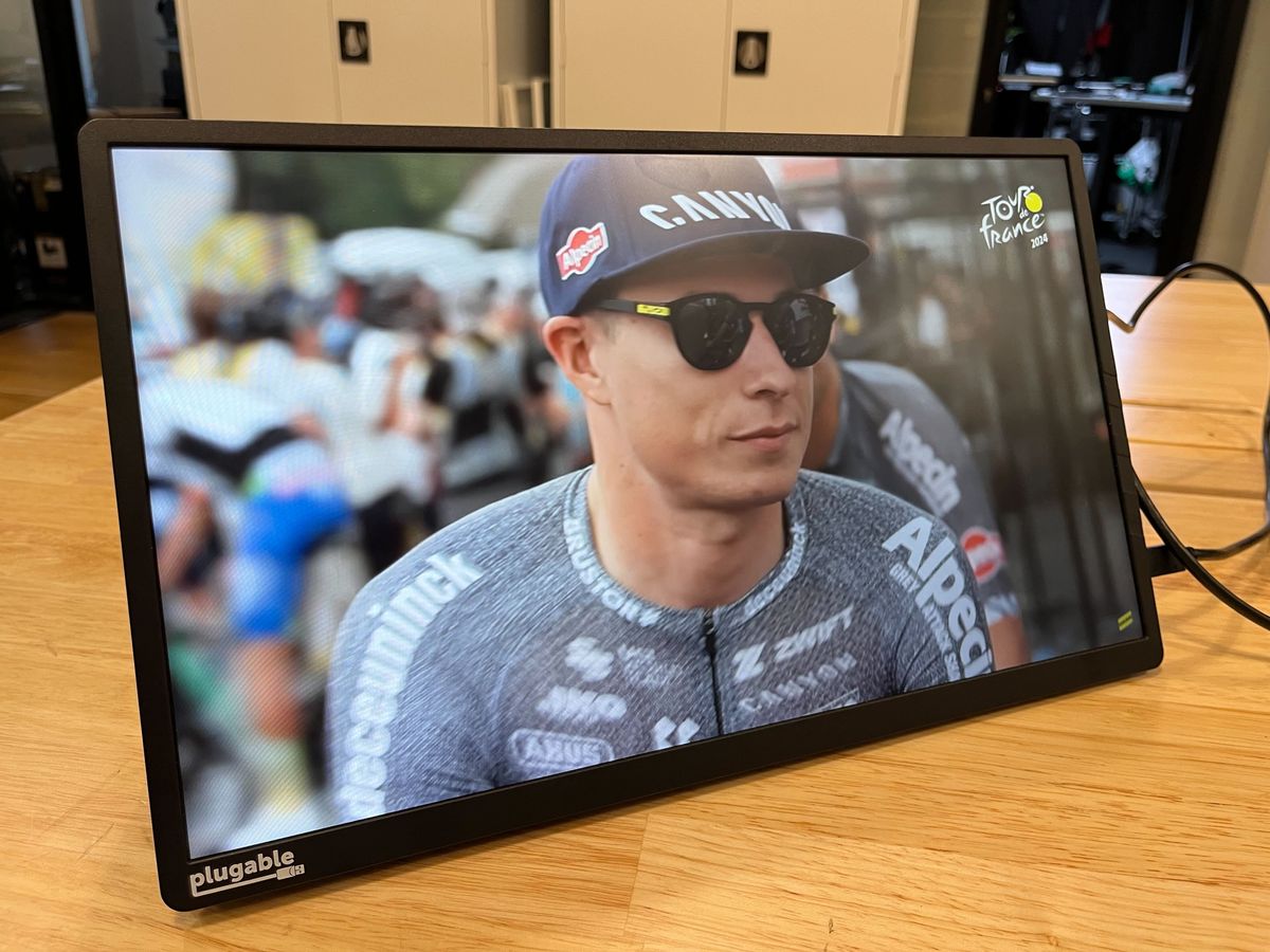 Review: The 15.6" Plugable USB-C Portable Display is instantly ...
