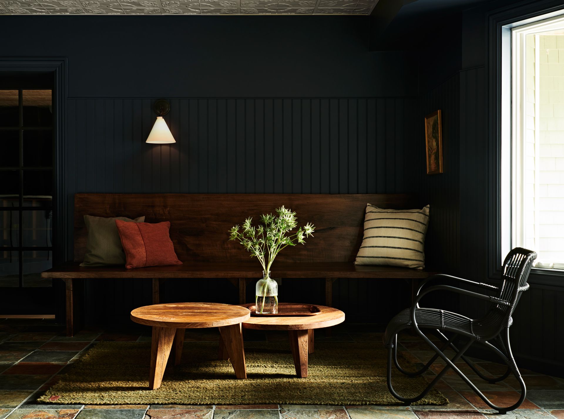 What is wainscoting? Everything you need to know about this timeless ...