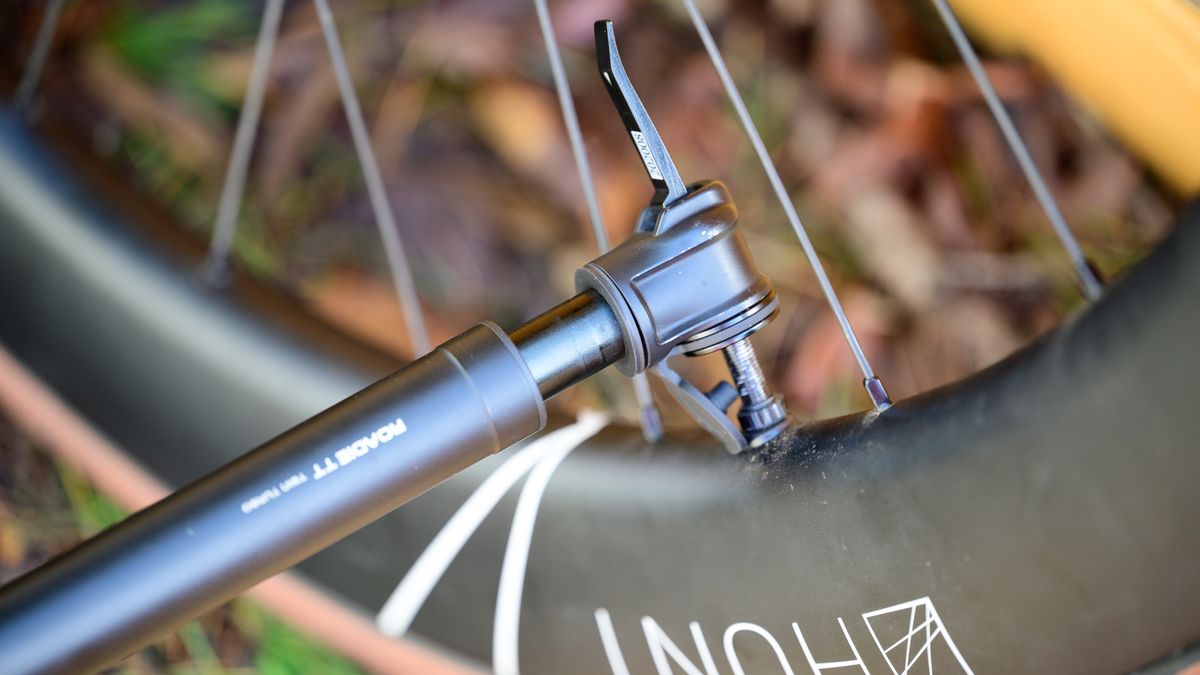 Topeak Roadie TT mini-pump review: Quality at a reasonable price ...