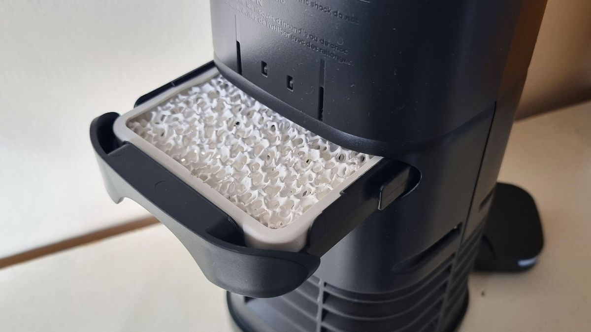 Vitesy Eteria personal air purifier review: Filterless appliance for ...