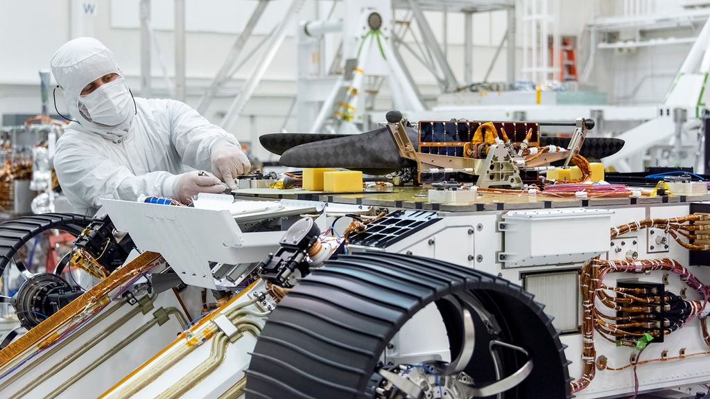 Mars Helicopter Drone Installed on NASA's Next Red Planet Rover | Space