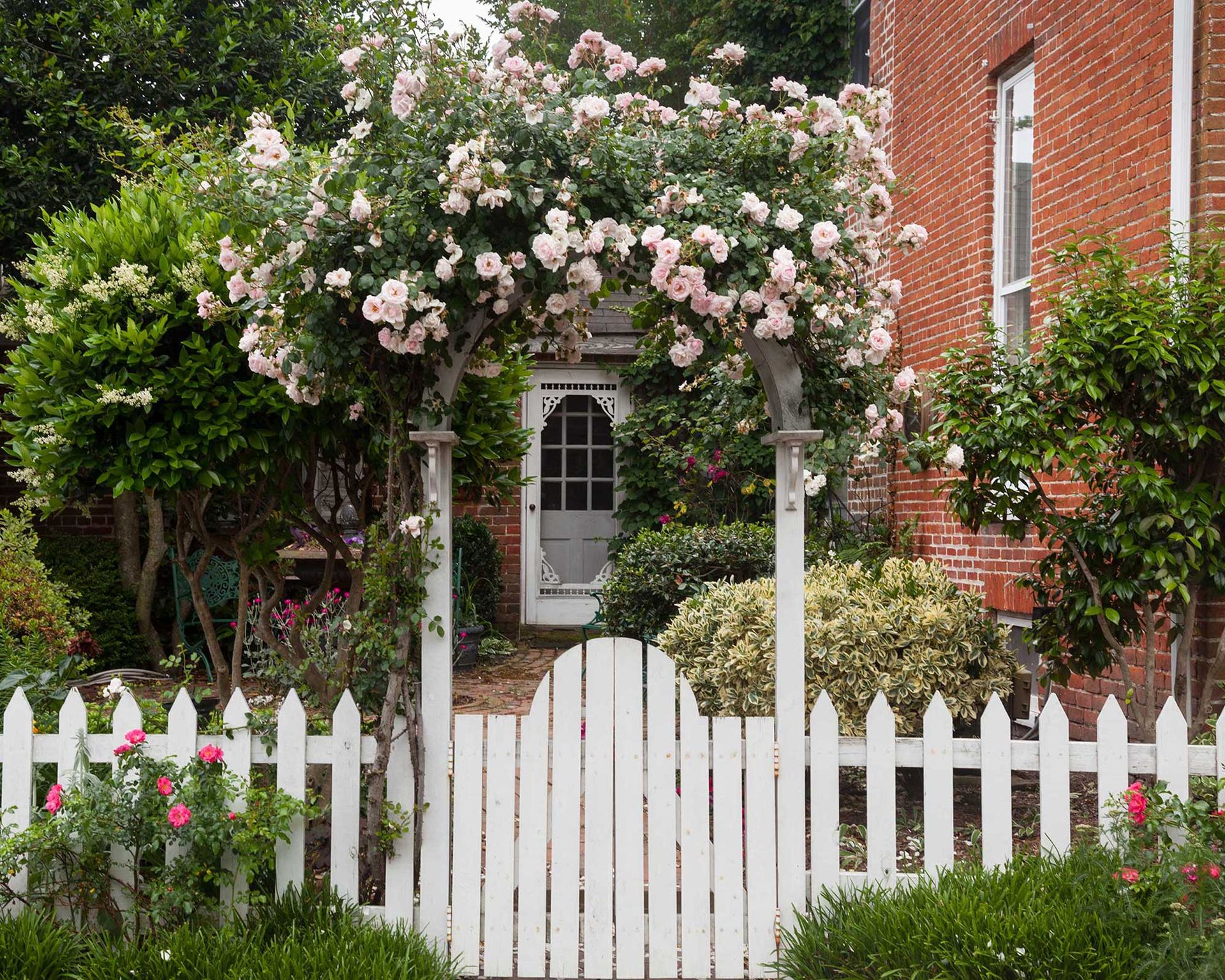 Garden arch ideas: 11 gorgeous archways for your backyard | Gardeningetc