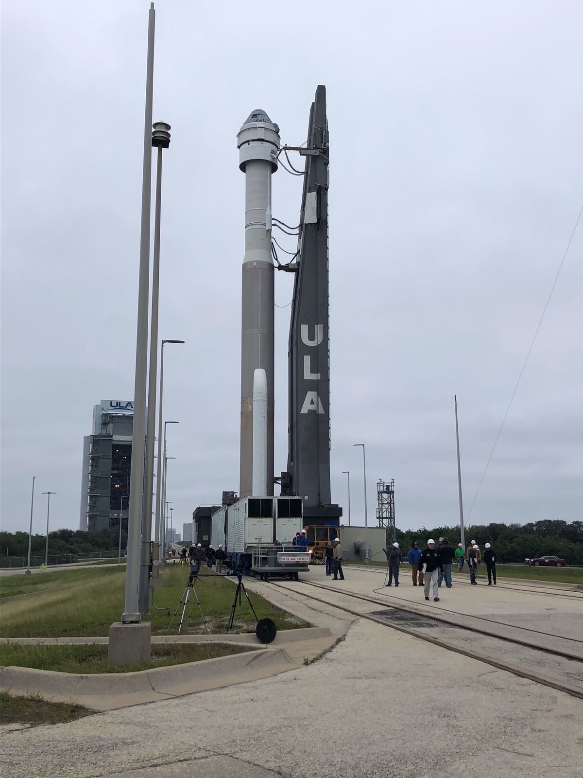 Boeing's 1st Starliner and Atlas V Rocket Arrive at Pad for Friday ...