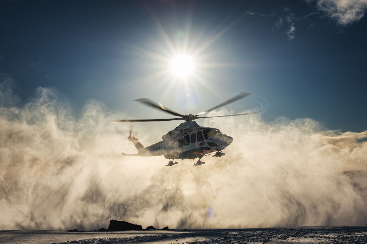 Aerial photography tips – how to shoot helicopters and aircraft ...