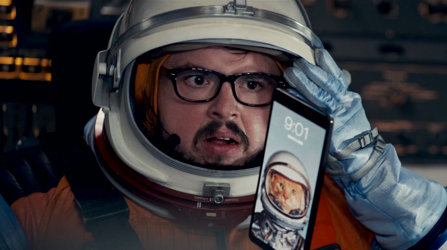 New trailer for 'Moonfall' promises a disaster movie on a scale like no ...