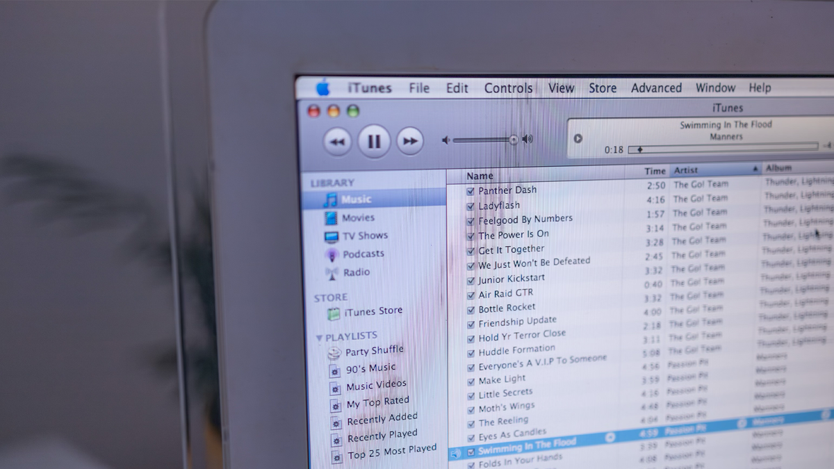 Using a G4 iMac in 2023 to mark its 20th anniversary: a still ...