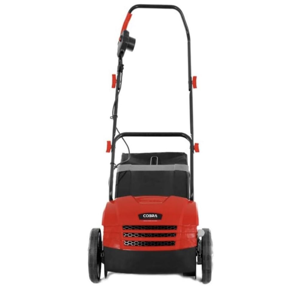 The best time to scarify a lawn according to the experts | Homebuilding