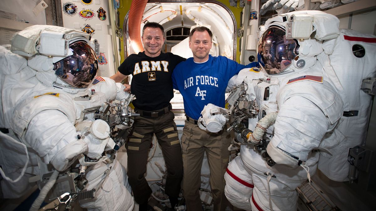 In Photos: The Spacewalking Astronauts of Expedition 60 | Space