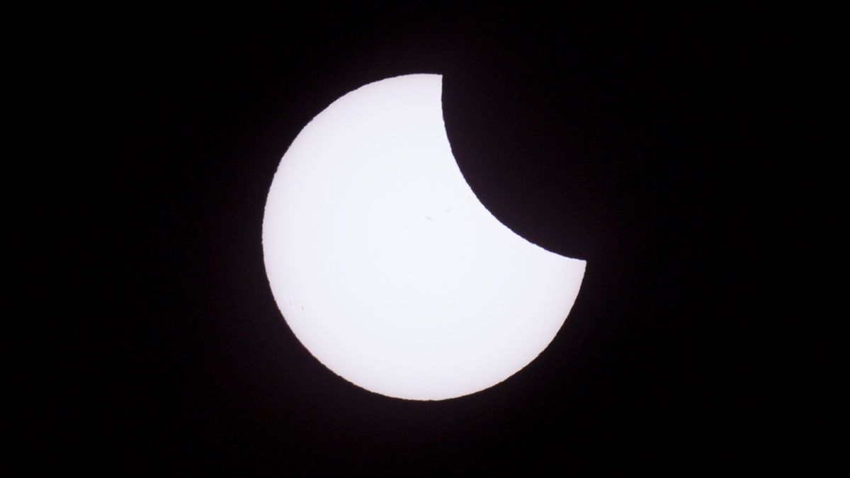 How to photograph a solar eclipse | Space