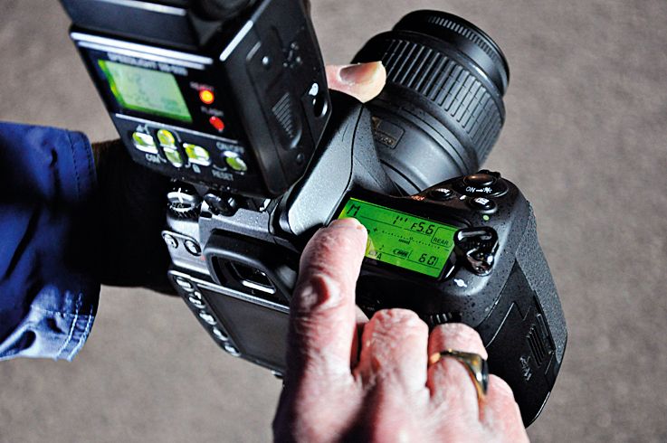 Rear curtain sync: create light streak photography with second curtain ...