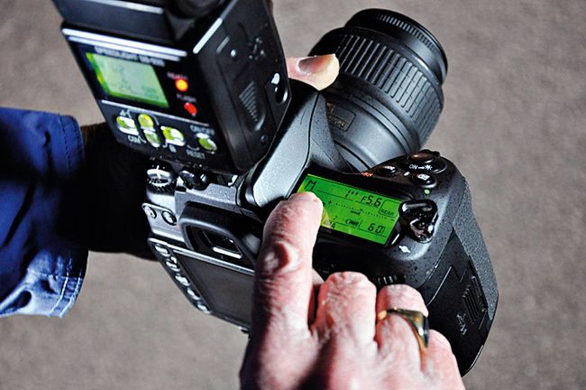 Rear curtain sync: create light streak photography with second curtain ...