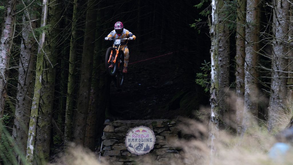 With a terrifying drop of over 100 feet, Red Bull Hardline 2024's ...