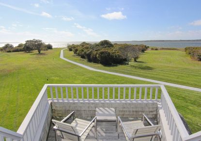 Inside Barack and Michelle Obama's Martha's Vineyard home | Homes and ...