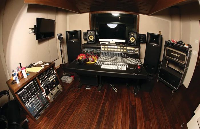 Slash Reveals the Method Behind His Riff-Writing Madness | GuitarPlayer