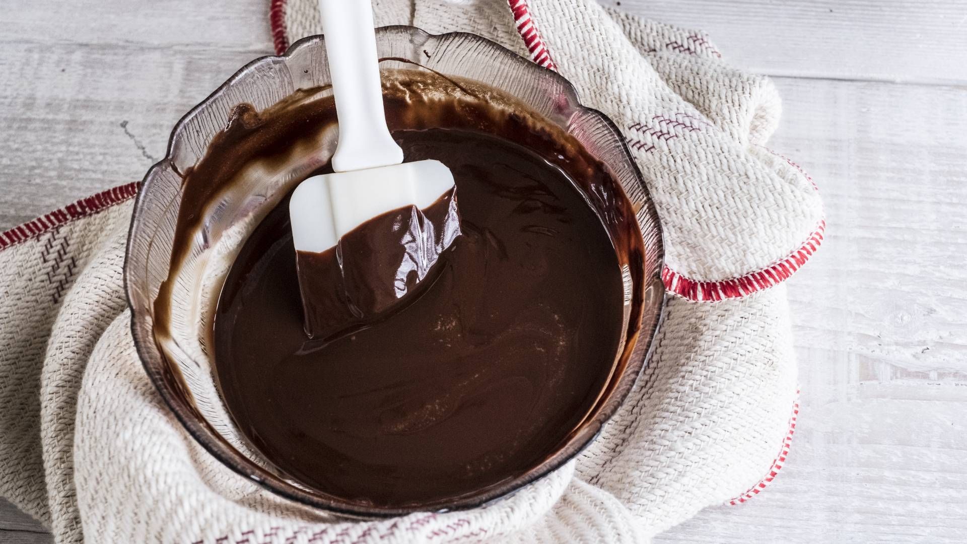 How to temper chocolate | GoodtoKnow