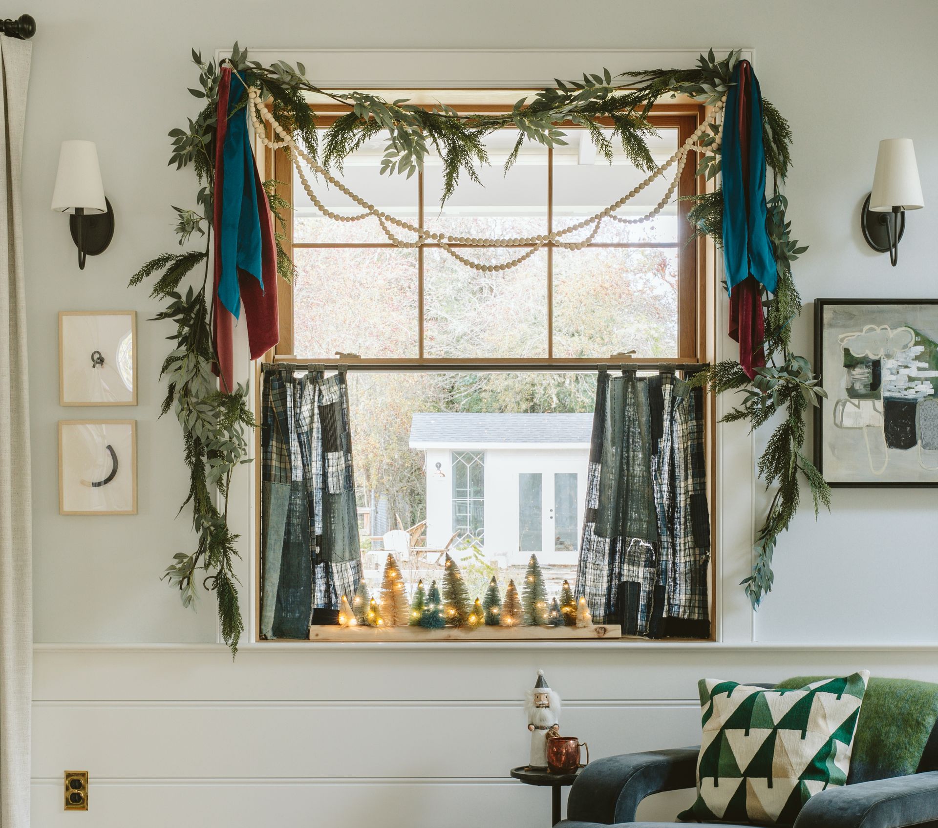 This is How Expert Organizers Take Down Christmas Decorations | Livingetc