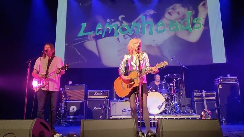 Watch Courtney Love's surprise guest appearance with The Lemonheads in ...