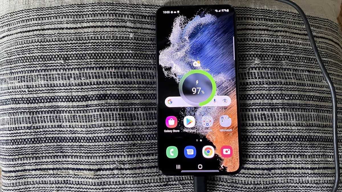 I've been using the Galaxy S22 for a month — here’s the pros and cons ...