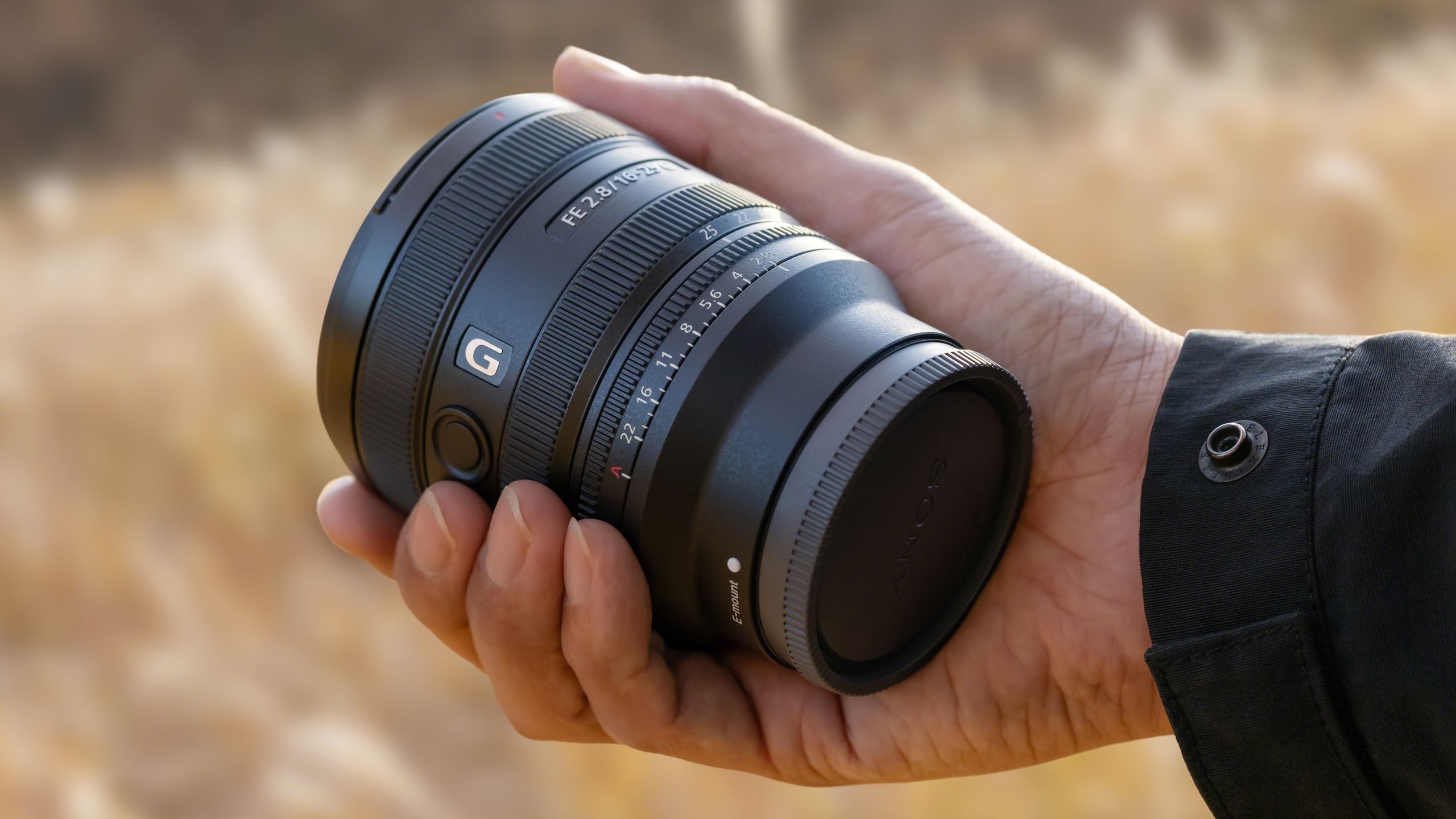 "Mini trinity" lens! Meet the palm-sized Sony 16-25mm f/2.8 G | Digital ...